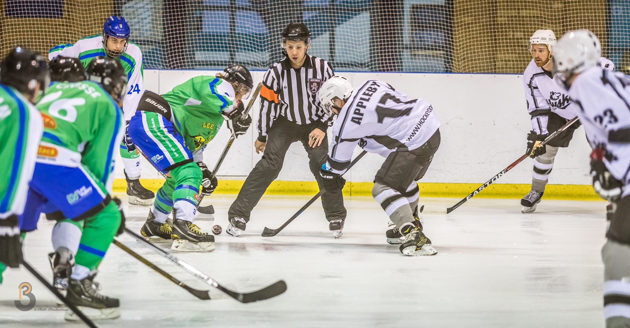 Haringey Huskies and an ice hockey match at Ally Pally ice rink